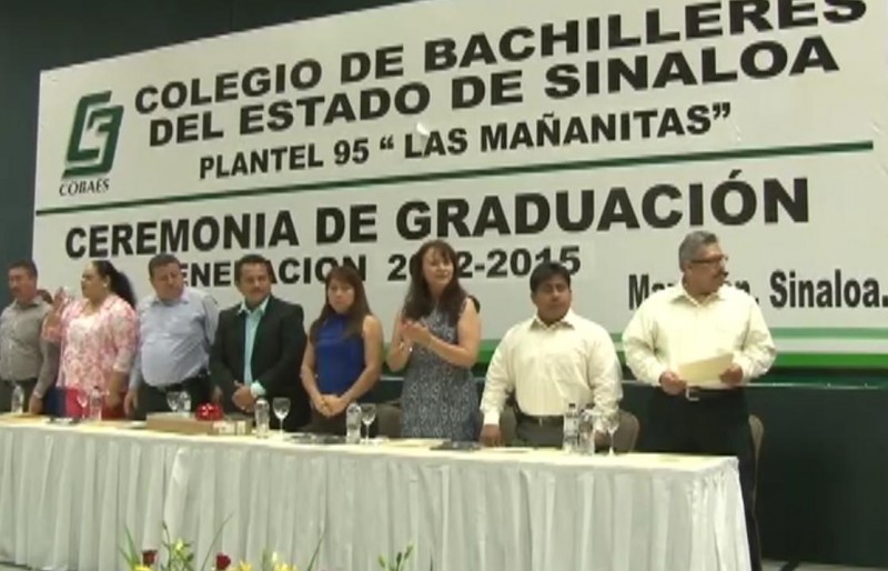 Entregan constancias y diplomas a nuevos bachilleres que egresan de ...